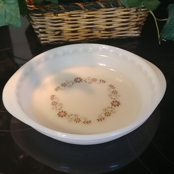 dynaware | Kitchen | Dynaware Pyrorey Pie Plate Brown Daisy | Poshmark